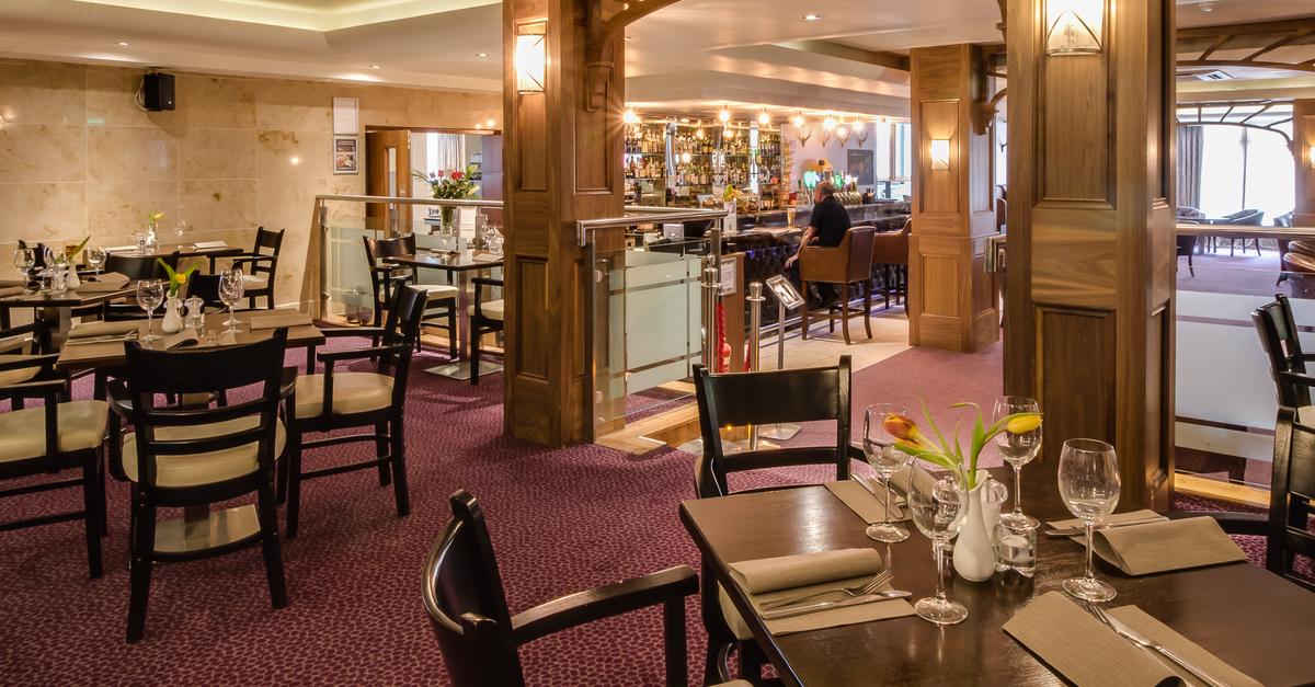 Plaza Bar & Grill - Academy Plaza Hotel